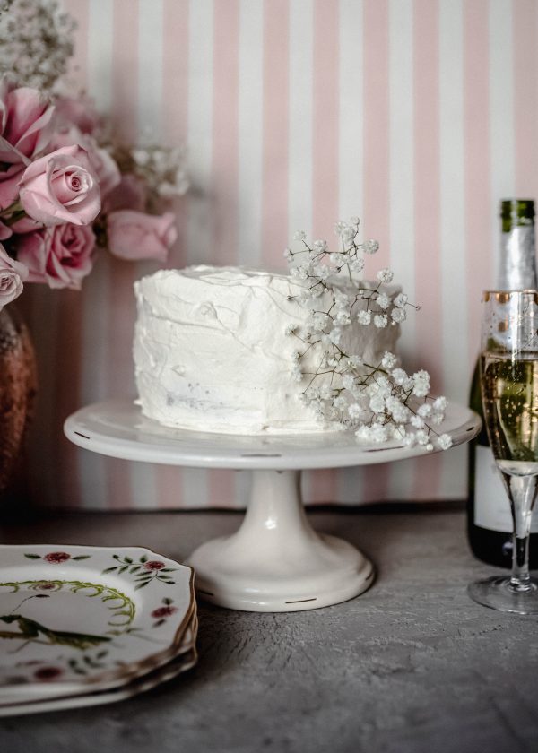 How to make a champagne cake with custard filling