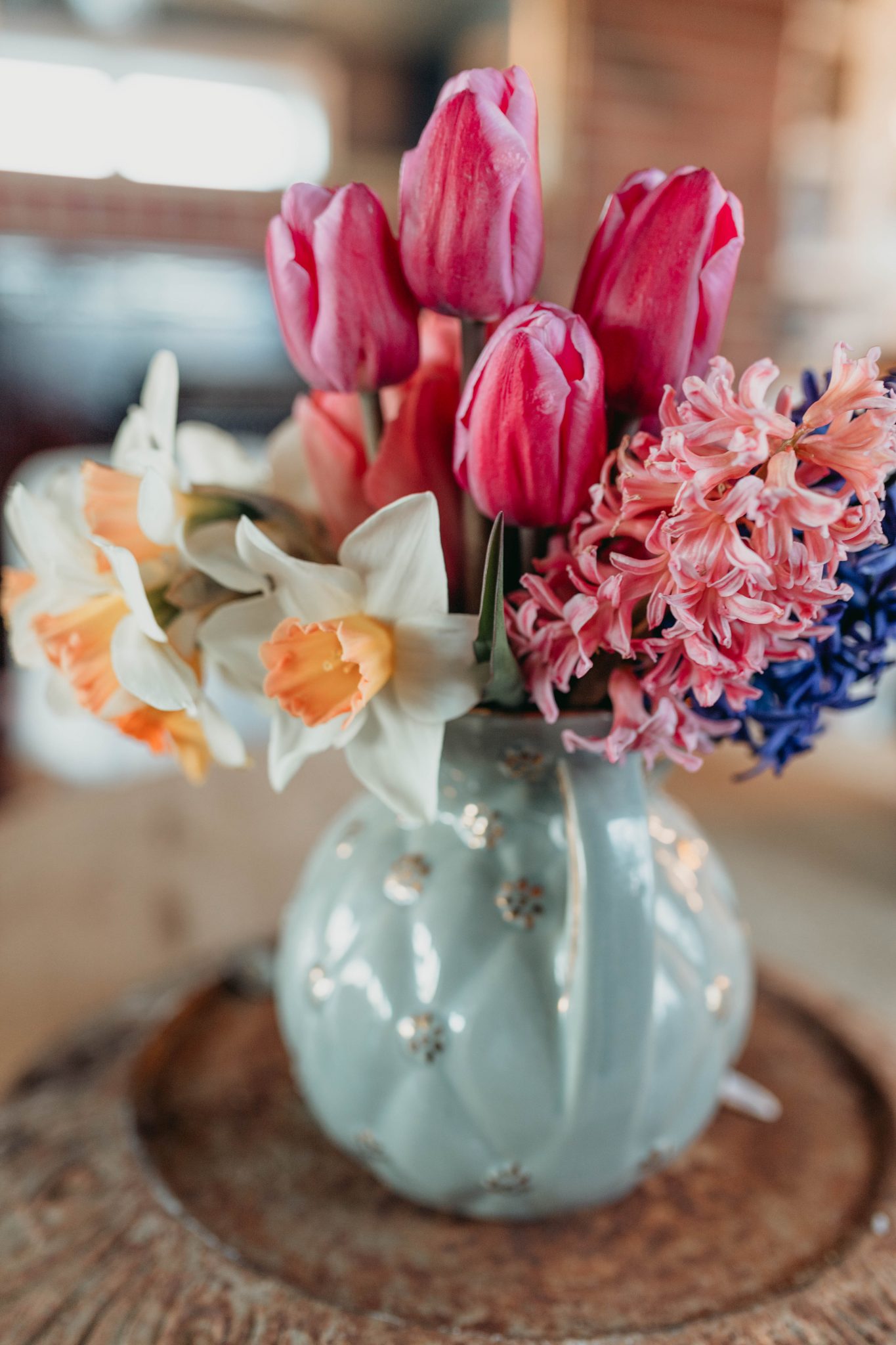 Spring Flowers: Daffodils, Hyacinths, Tulips and Alliums - Abigail Albers